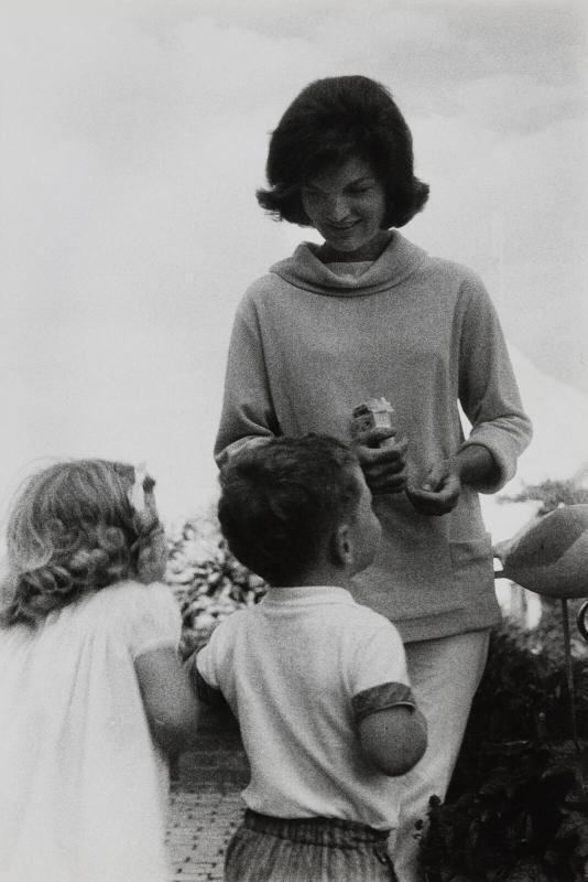 Jackie Kennedy with children, Caroline and JFK Jr. outdoors – Works ...